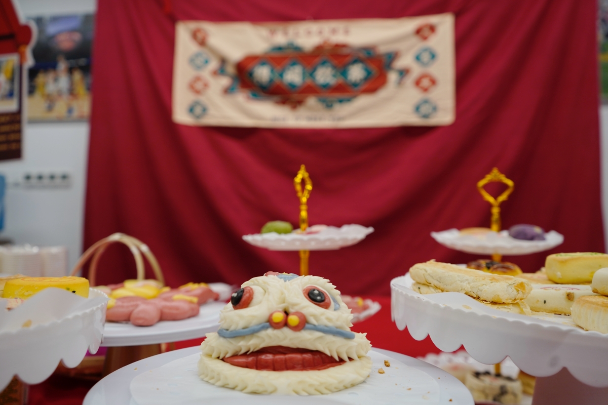 逛2024 GTSI春节集市，画糖画、玩拓印、穿汉服... | 天津大学佐治亚理工深圳学院