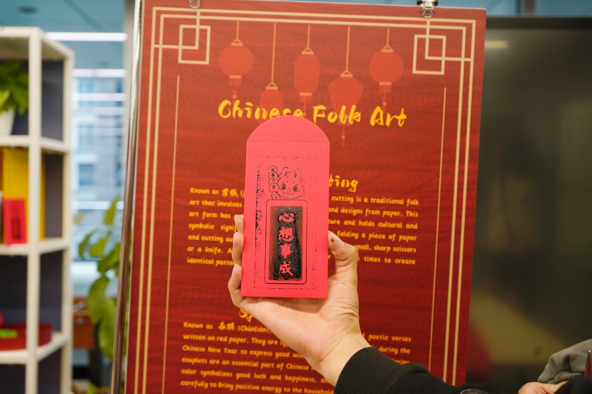 逛2024 GTSI春节集市，画糖画、玩拓印、穿汉服... | 天津大学佐治亚理工深圳学院